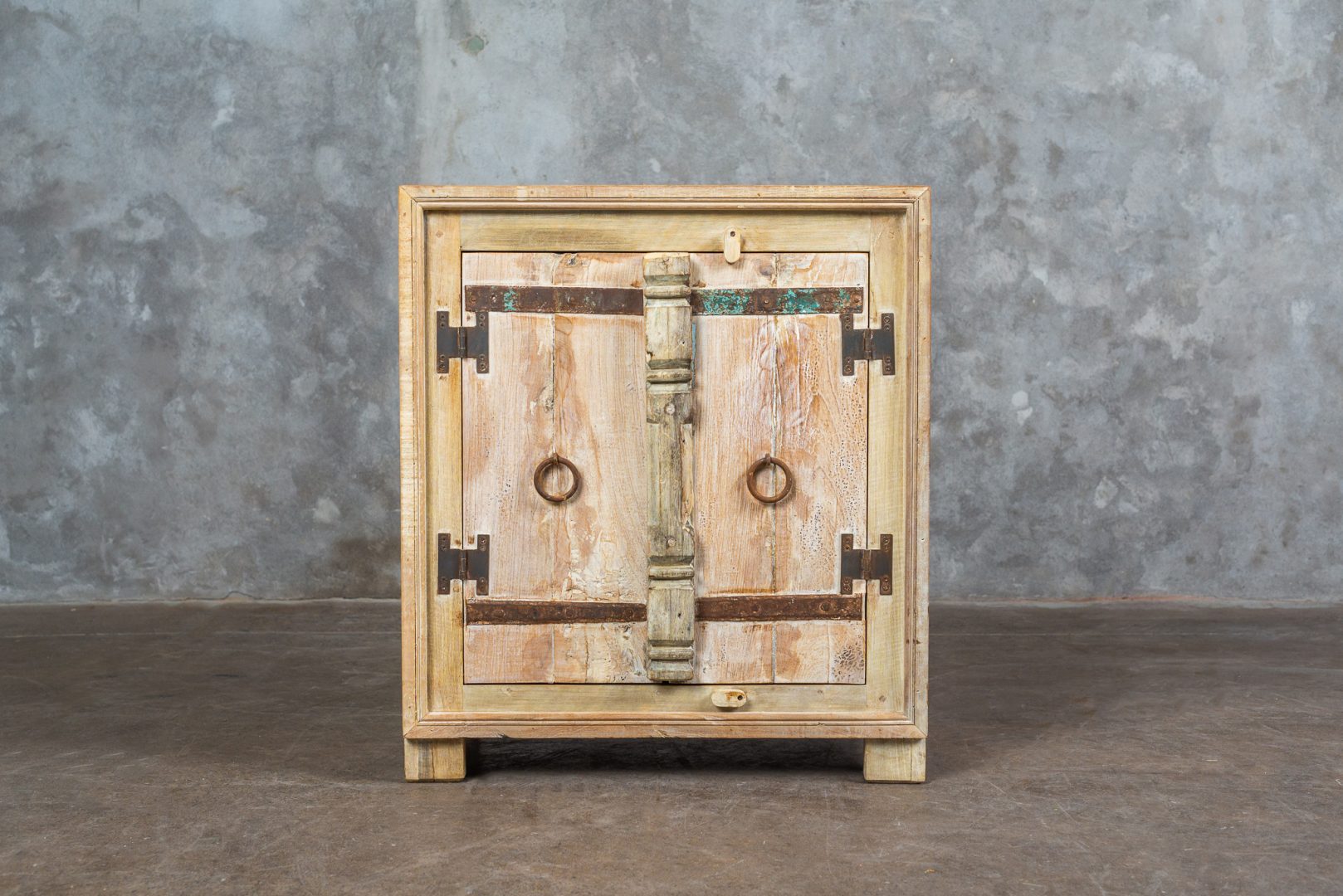 Mueble 2 puertas madera y fierro – Tienda Himalaya